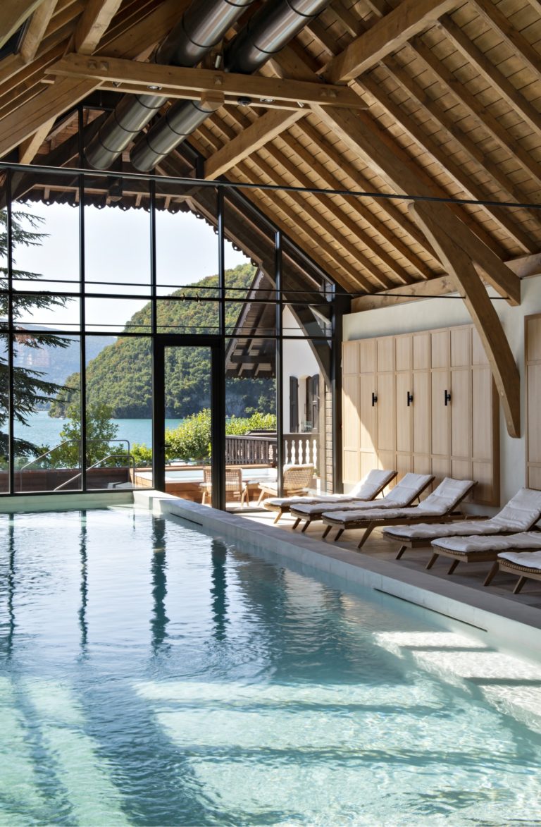 Auberge du Père Bise à Talloires, l'univers de Jean Sulpice sur le lac ...